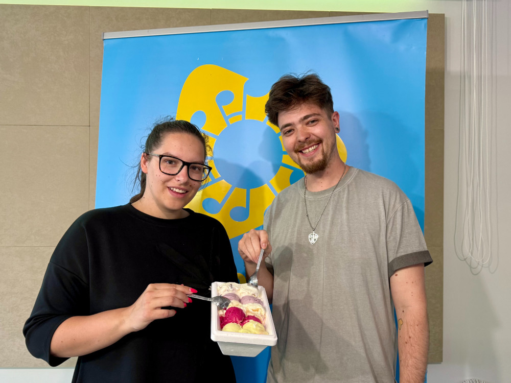 Okus poletja 2025 je Rikota z medom, hruško in koščki čokolade